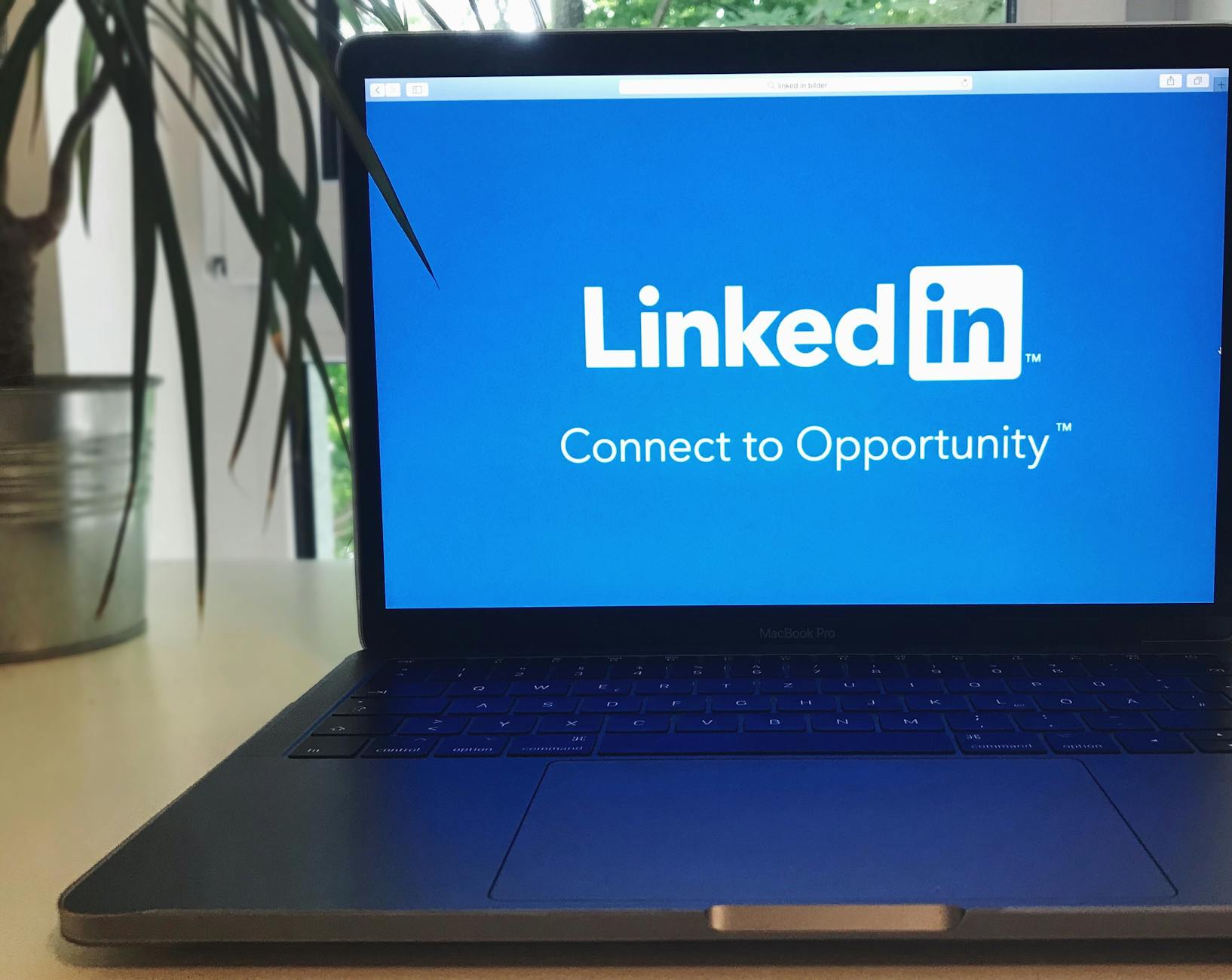 10 People Every Recruiter Should Follow On LinkedIn - Three Ears Media